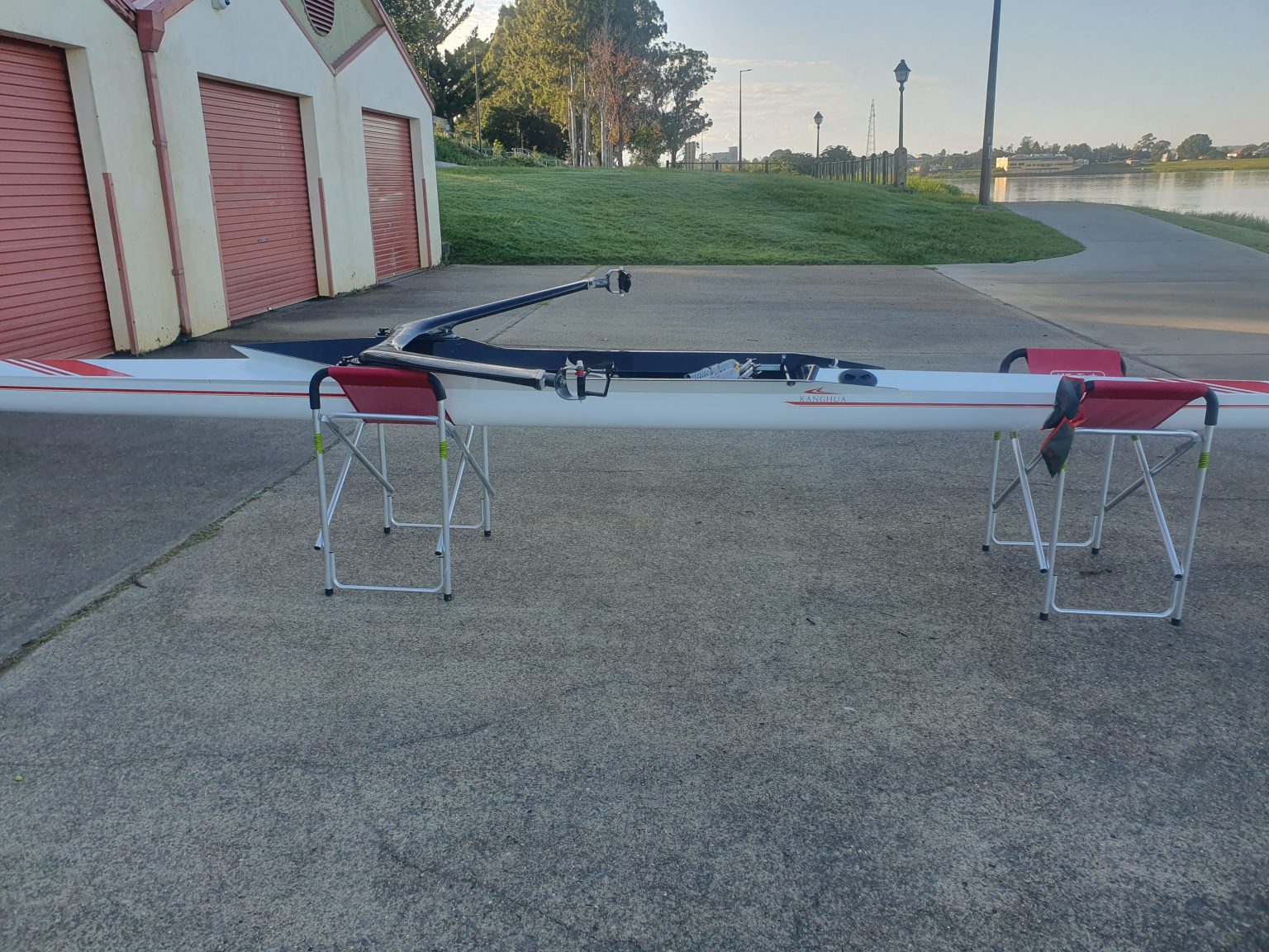 KANGHUA Single Scull – Carbon Reverse Wing Rigger – Rowtrade